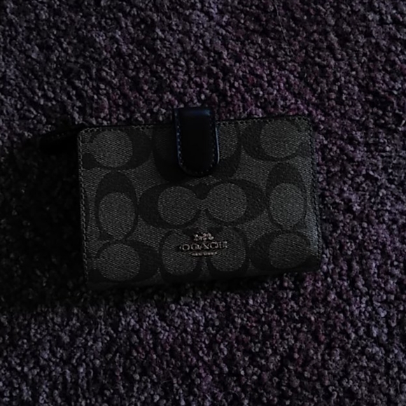 Coach | Bags | Coach Medium Corner Zip Wallet In Signature Canvas ...